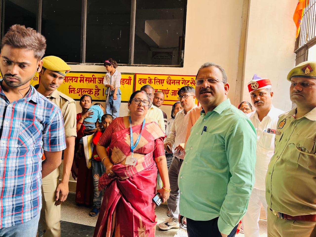 हीटवेब: अस्पतालों में अब दिखने लगा असर, डीएम ने दौरा कर देखा अस्पताल का सच – Samacharbank